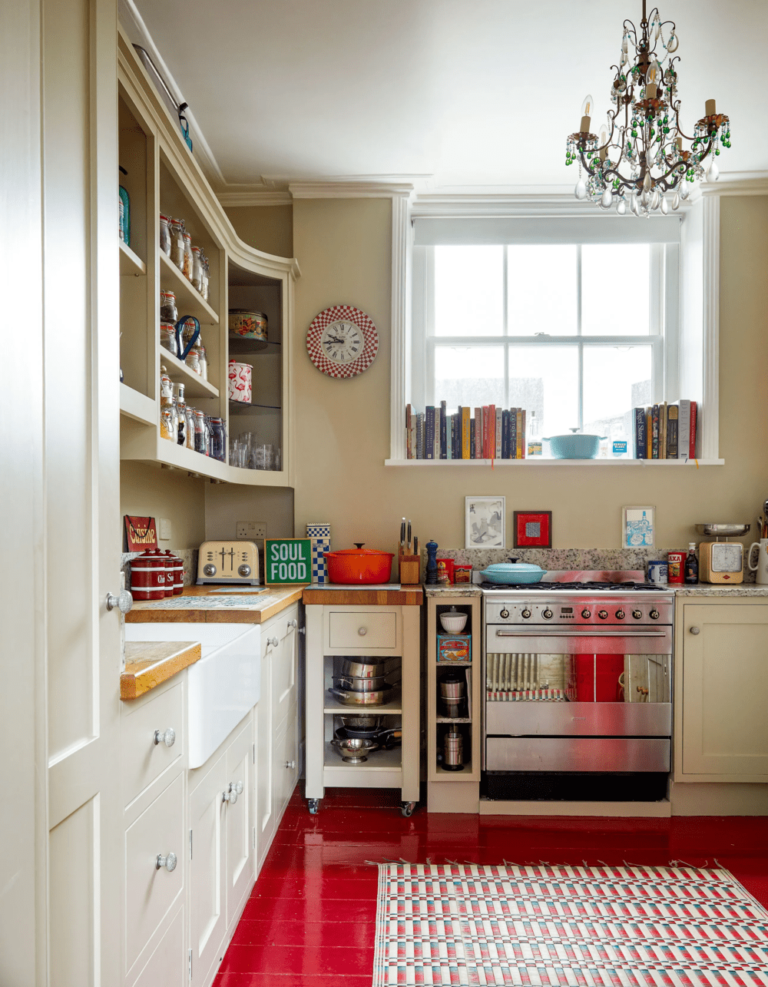 The science behind the “unexpected red theory” - The Aesthetics of Joy